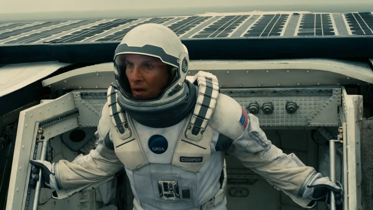 "Interstellar: Un'epica odissea spaziale che cattura e affascina"