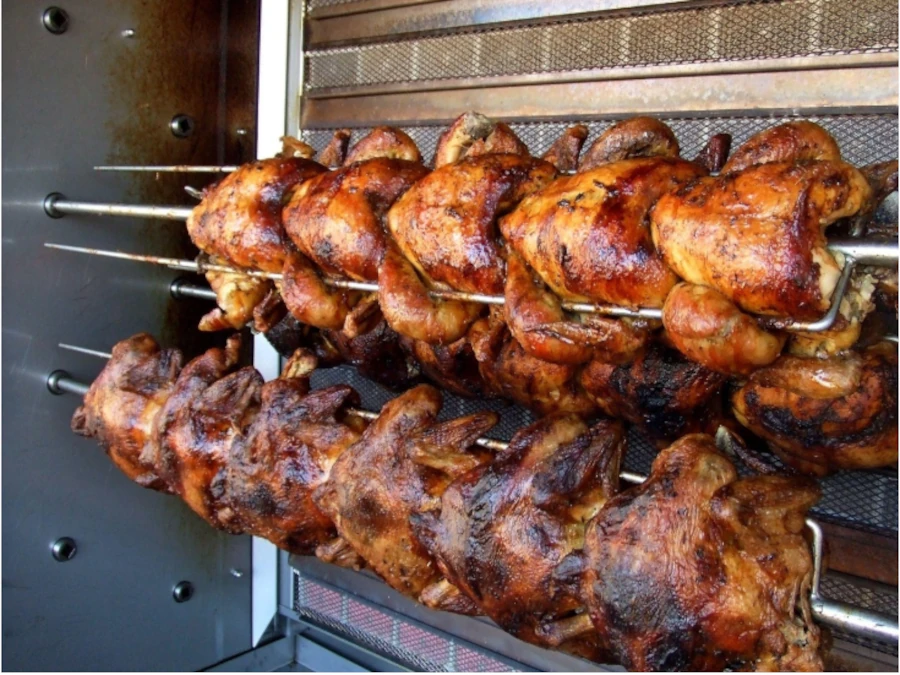 Il segreto del pollo allo spiedo perfetto: croccante fuori, succoso dentro